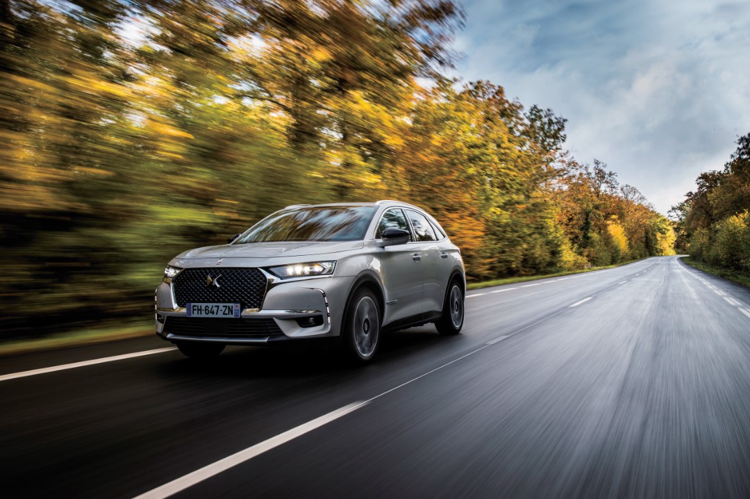 PSAの電動化戦略2 DS7のハイブリッドにパリで乗る | ENGINE (エンジン) |クルマ、時計、ファッション、男のライフスタイルメディア